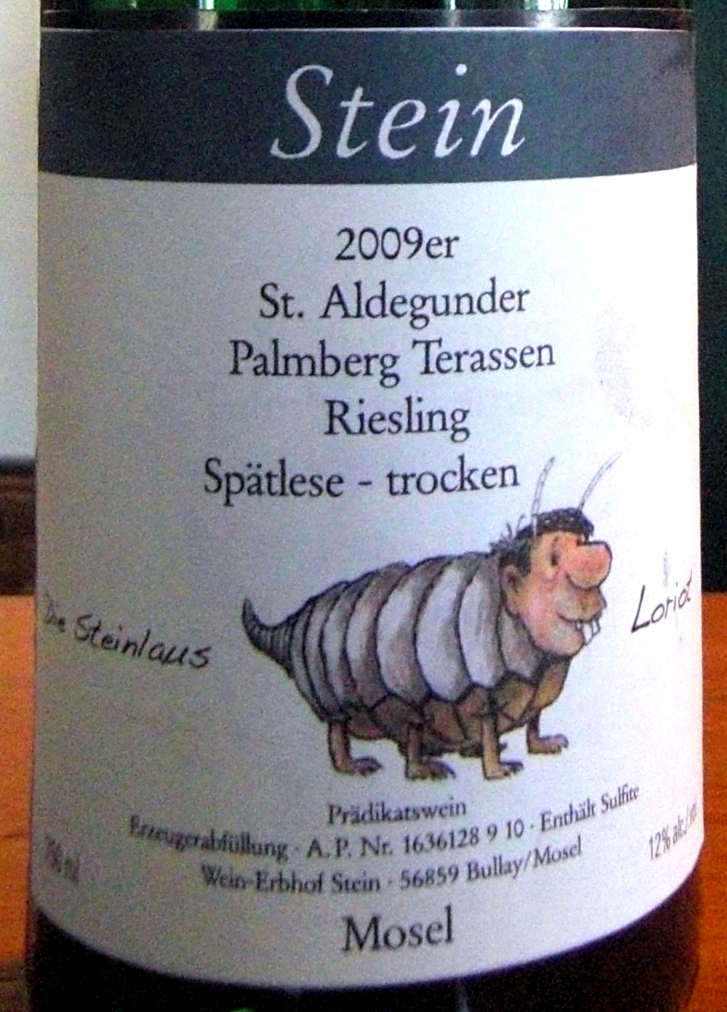 Loriot zeichnet Steinlaus-Etikett für einen Stein-Riesling | Weinkaiser.de